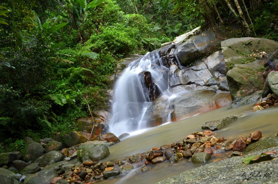 AIR TERJUN JUNJUNG - Julia Ali