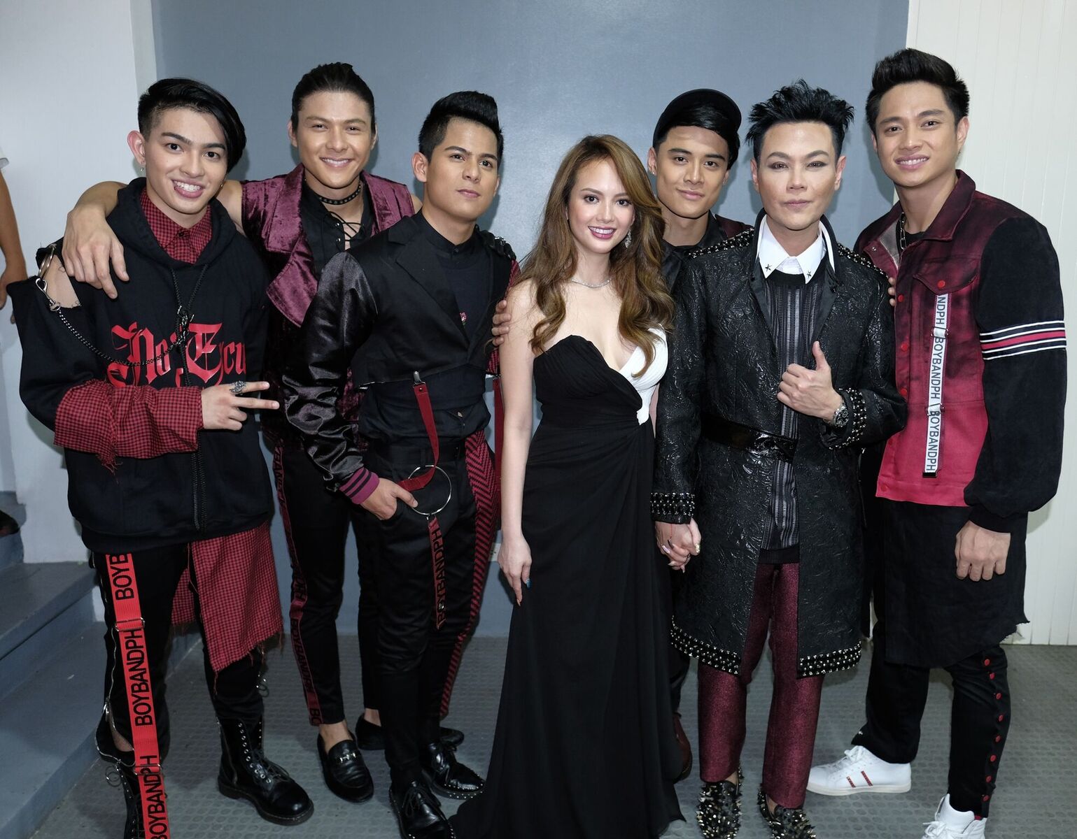 Be in the FrontRow | Silhouette Search