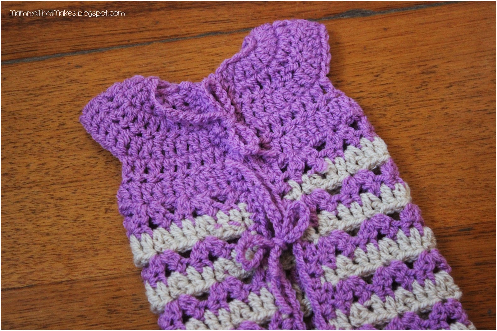 Mamma That Makes: Peter Gown - Free Angel Gown Pattern