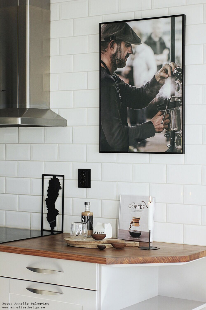 svart, vitt & rött: Köket, tavlor och kaffe