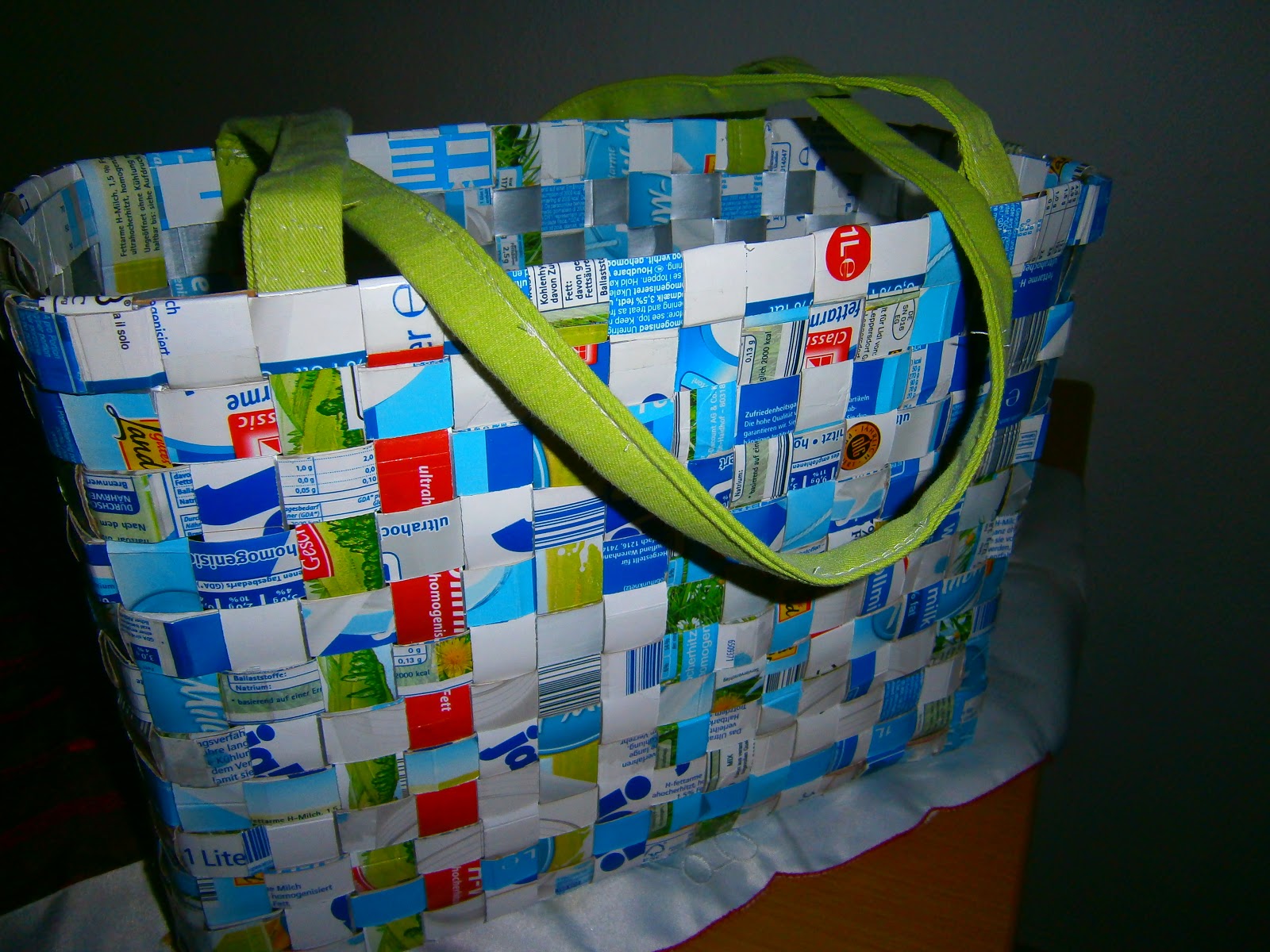 MyDimana: Upcycling Tetrapaks, geflochtene Tasche