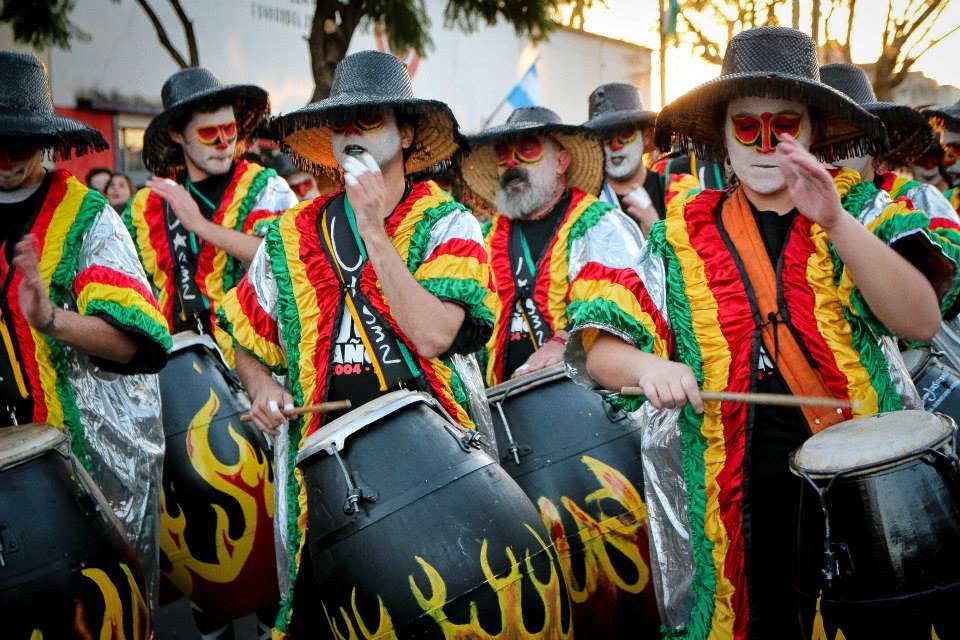 Lonjas 932 Comparsa Candombe afro-uruguayo de Tolosa - La Plata ...