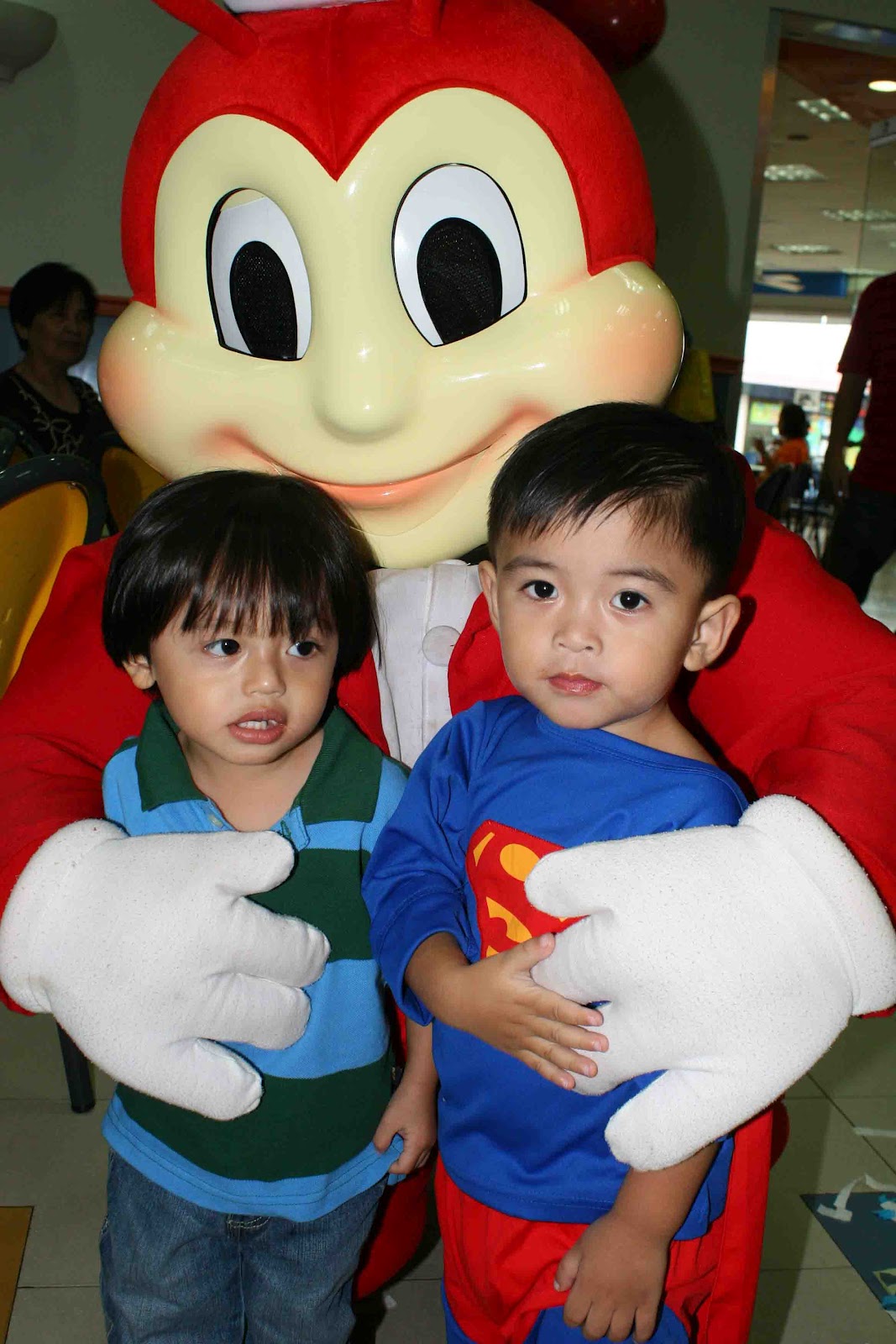 hatsokolitmelk: Jollibee Party for your Kids