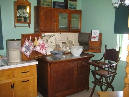 Little Homestead In Boise : Simple Amish Kitchens