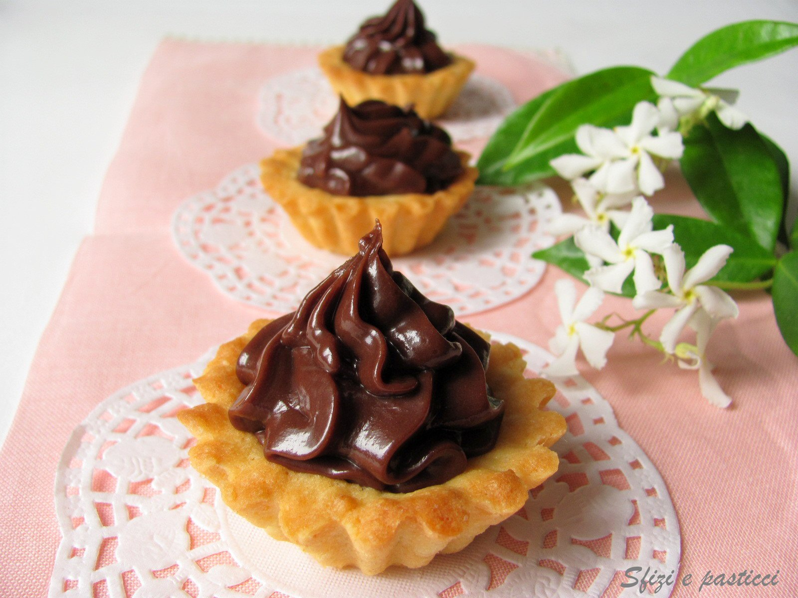 Sfizi e pasticci: Mini crostatine alla nutella