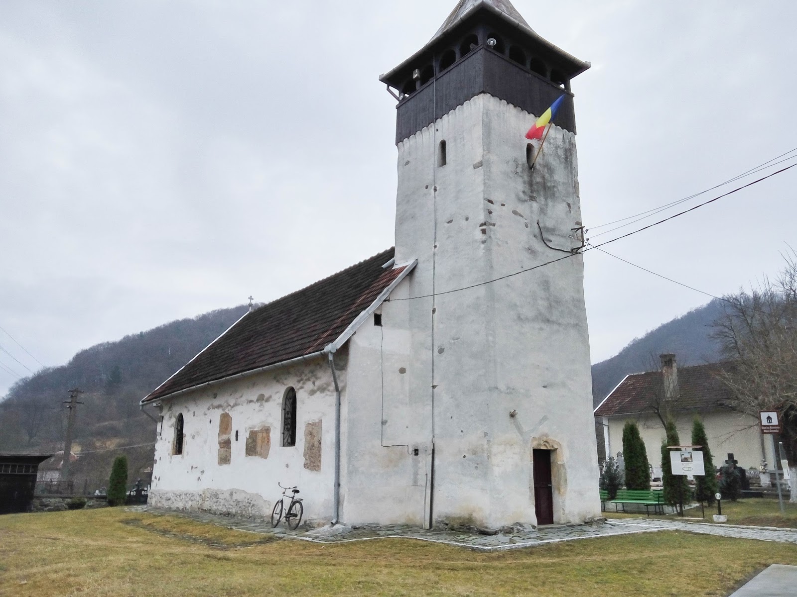 BISERICA "ADORMIREA MAICII DOMNULUI" DIN CRIŞCIOR (HUNEDOARA): Biserica ...