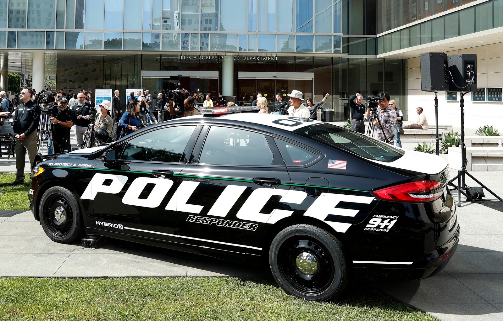 Ford Fusion Hybrid vira carro de polícia nos Estados Unidos