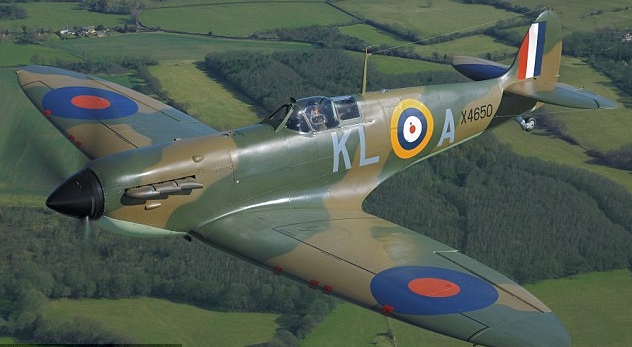 Armamento e Defesa: Supermarine Spitfire Mk.1 voa após mais de três ...