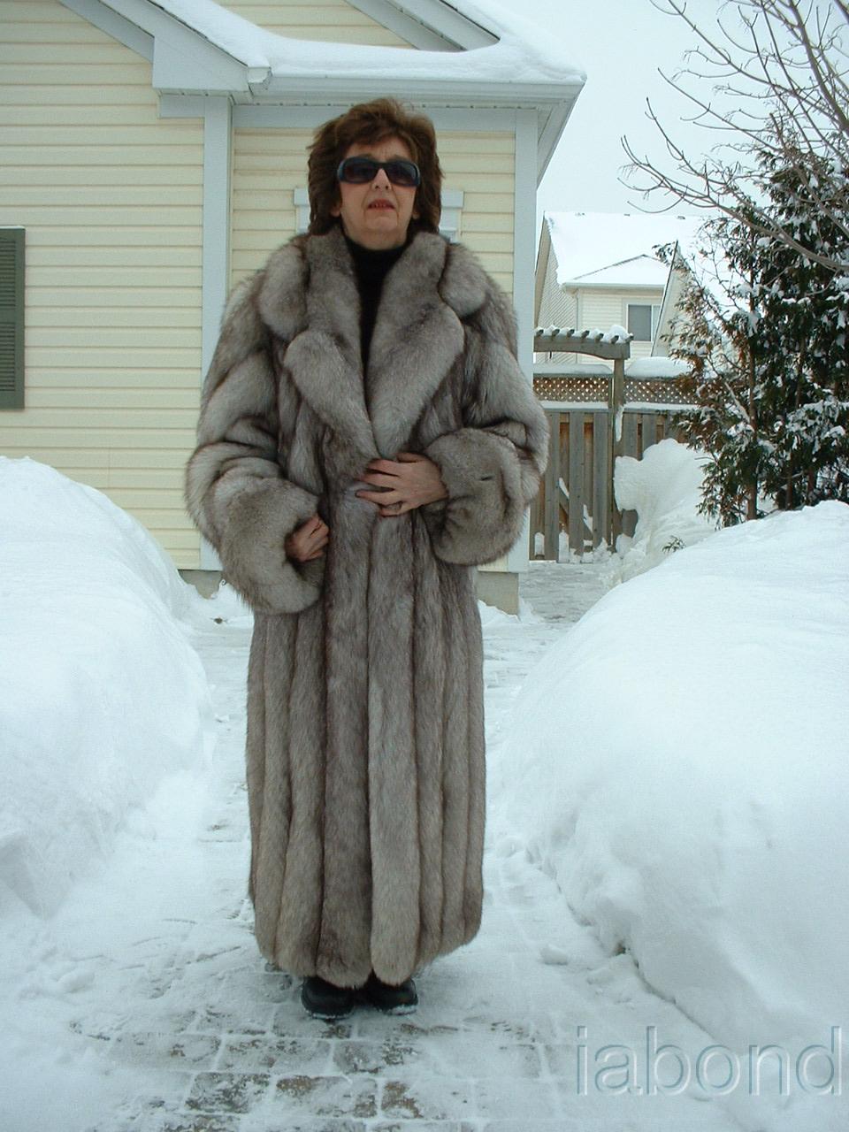 Fur Coat: American blue fox coat - iabond fur coat