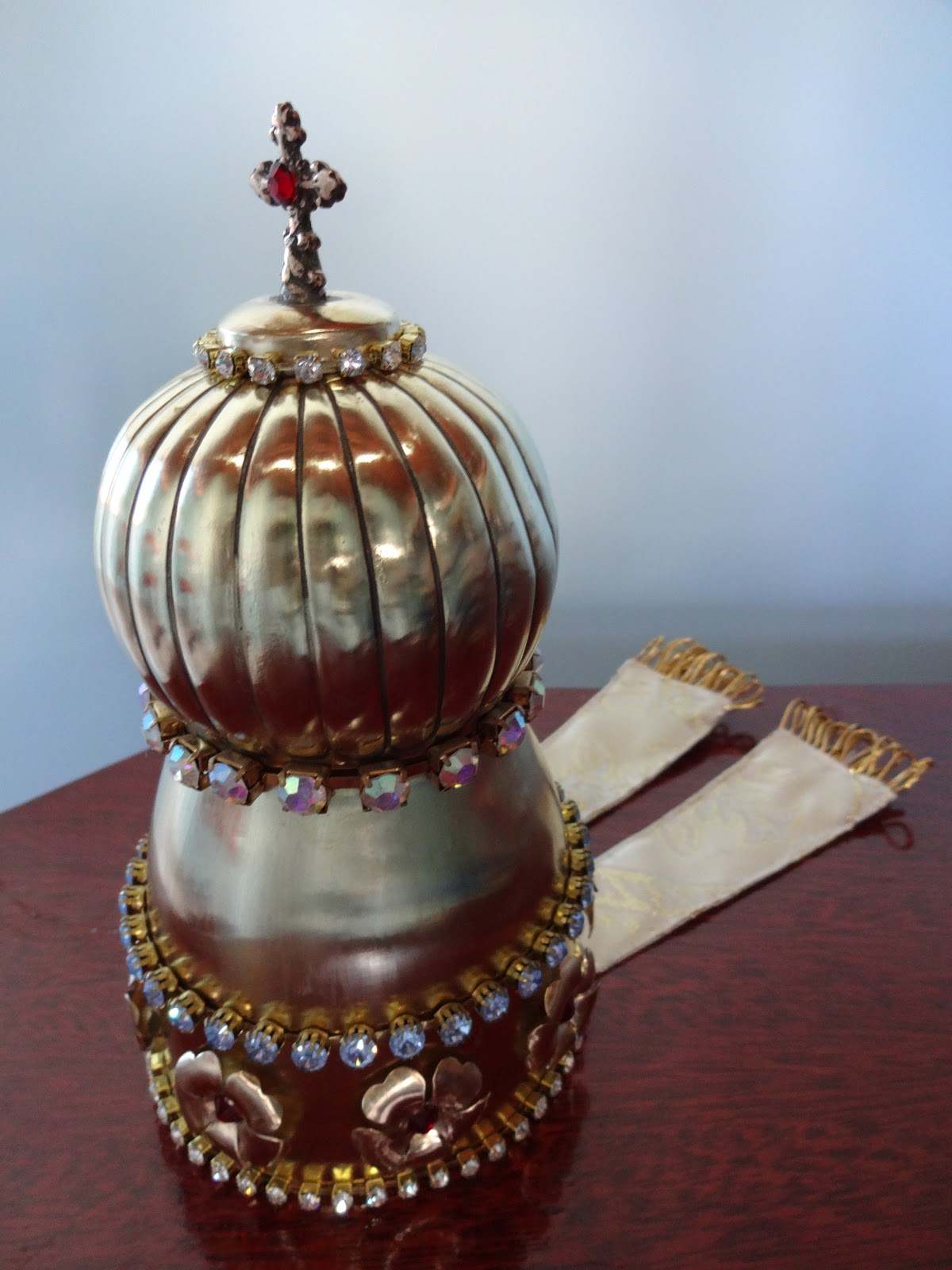 Barrete Preto : Breve história da Tiara Papal e restauração da tiara do ...