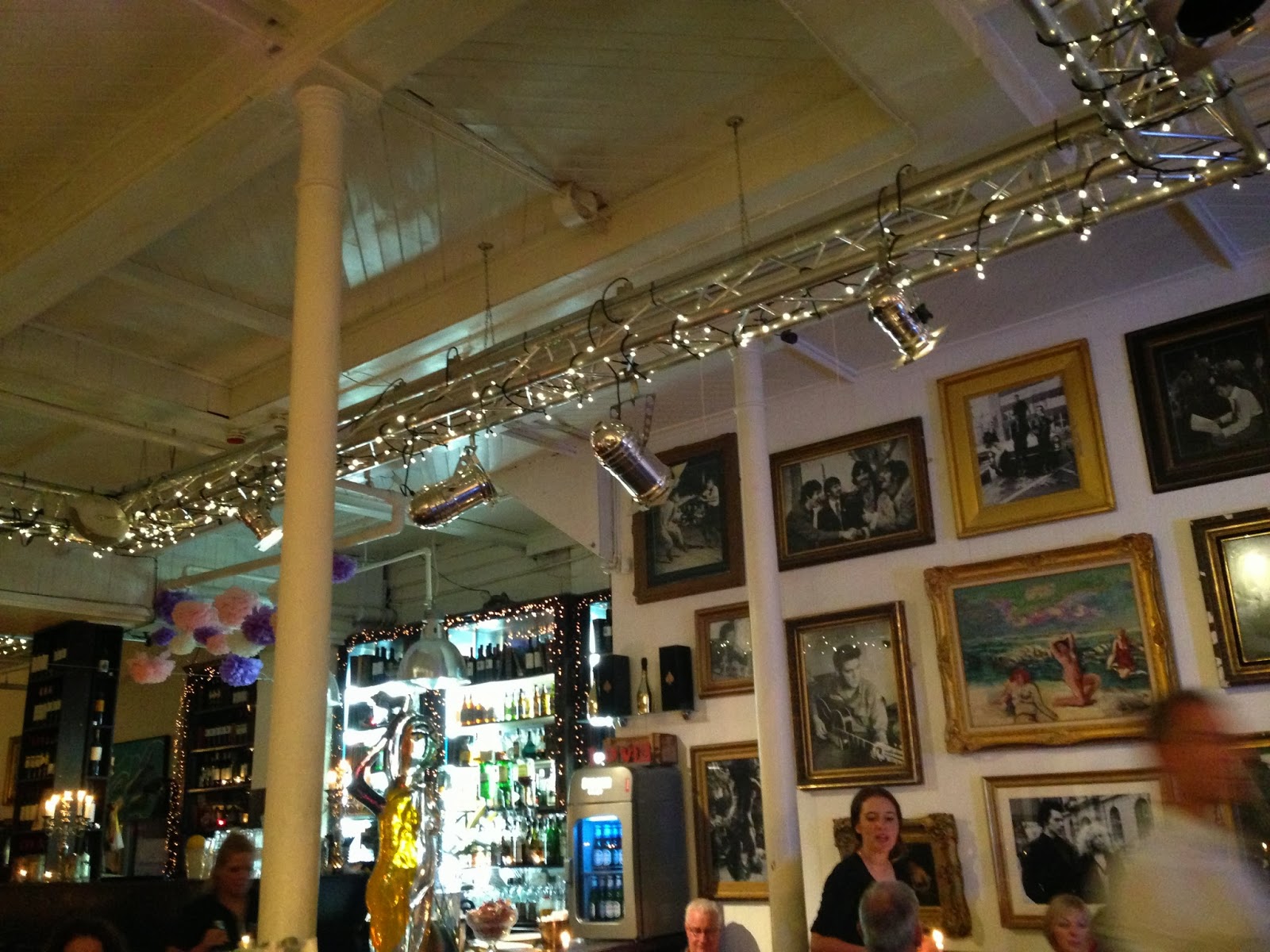 Do you eat frogs?: Harlem Cafe - Bedford Street - Belfast