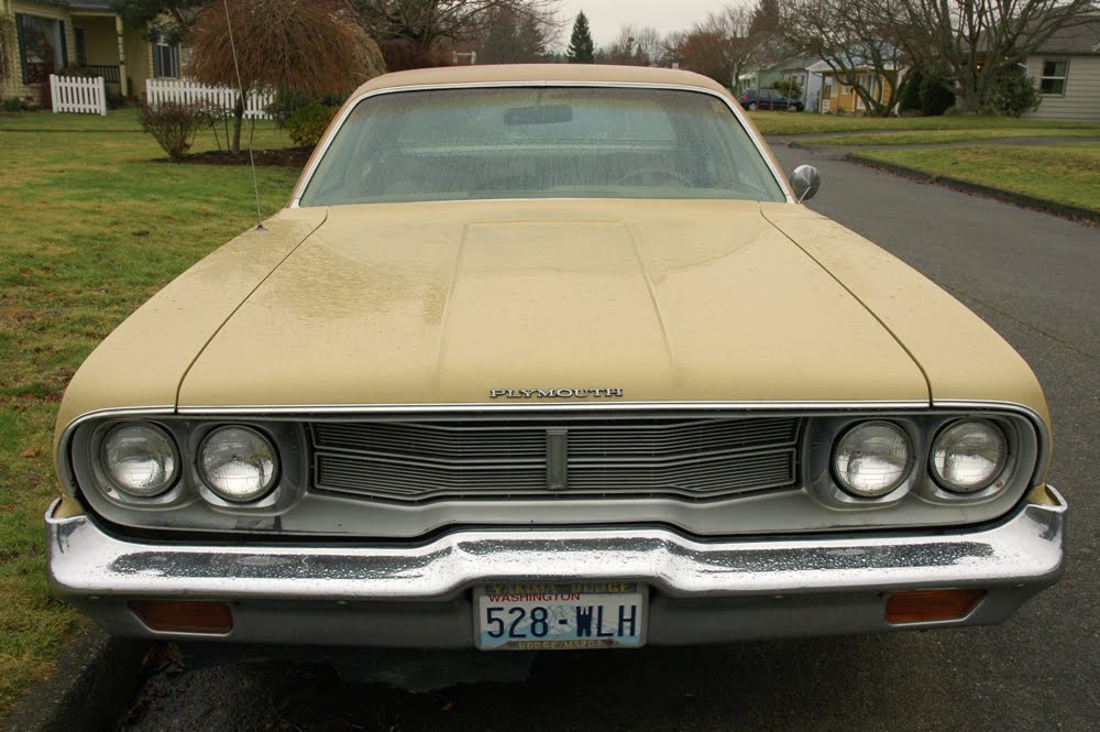 OLD PARKED CARS.: 1974 Plymouth Satellite Custom.