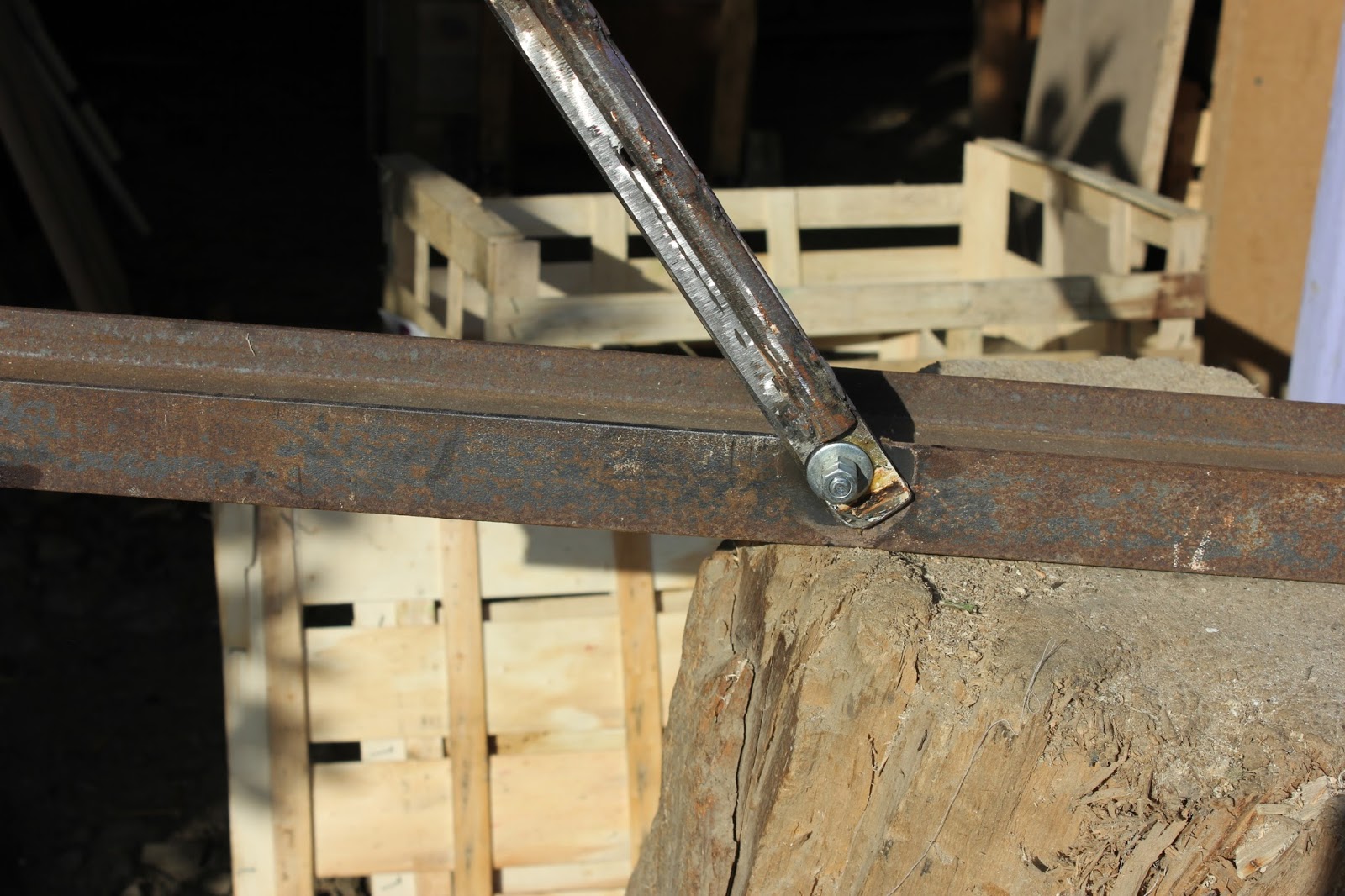 Home-made Guillotine from Scrap Metal - Home-made Tools