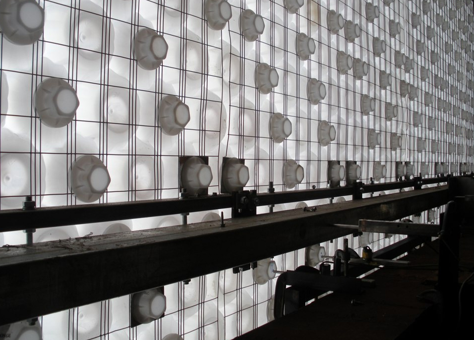 ecococos: sistema constructivo con botellas recicladas: Polli-bricks