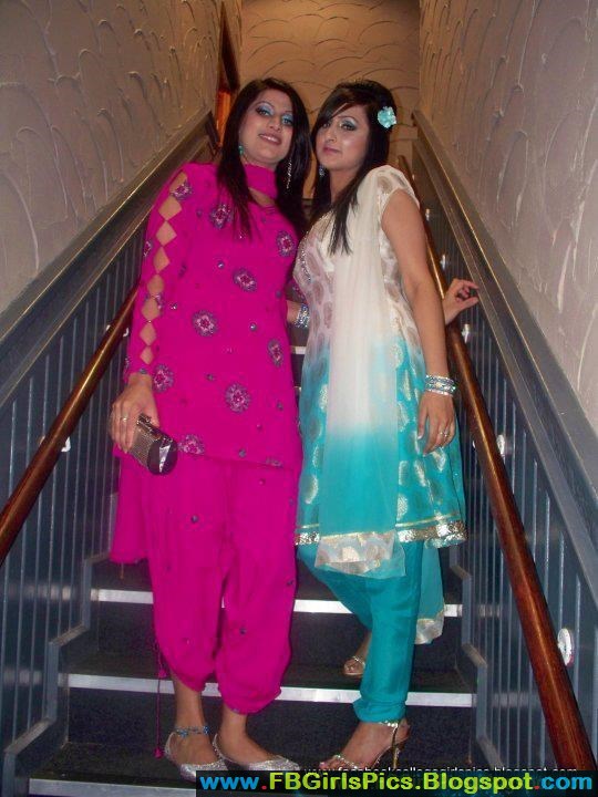 Facebook College Girls - Chicks Profile Photo Collection Pack - 10 ...