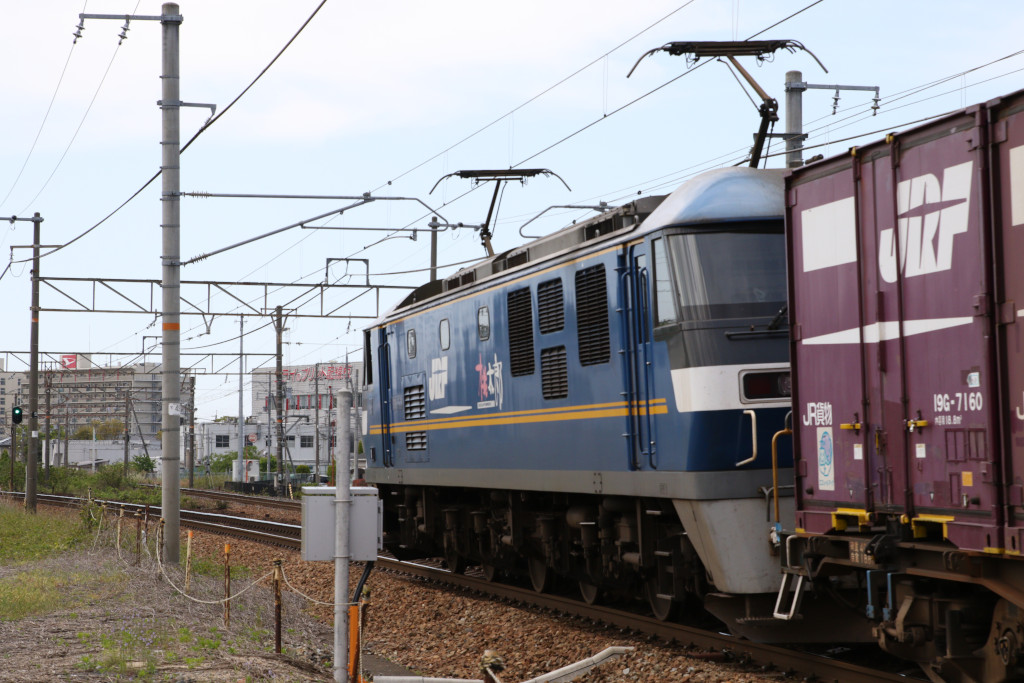 線路際の小さな幸せ: 5071レ EF210-303 押し桃参上！ いつもの貨レ、日通のRSV