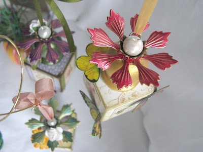 CackleAndHoot: Spring Flower Ornaments and a tutorial!