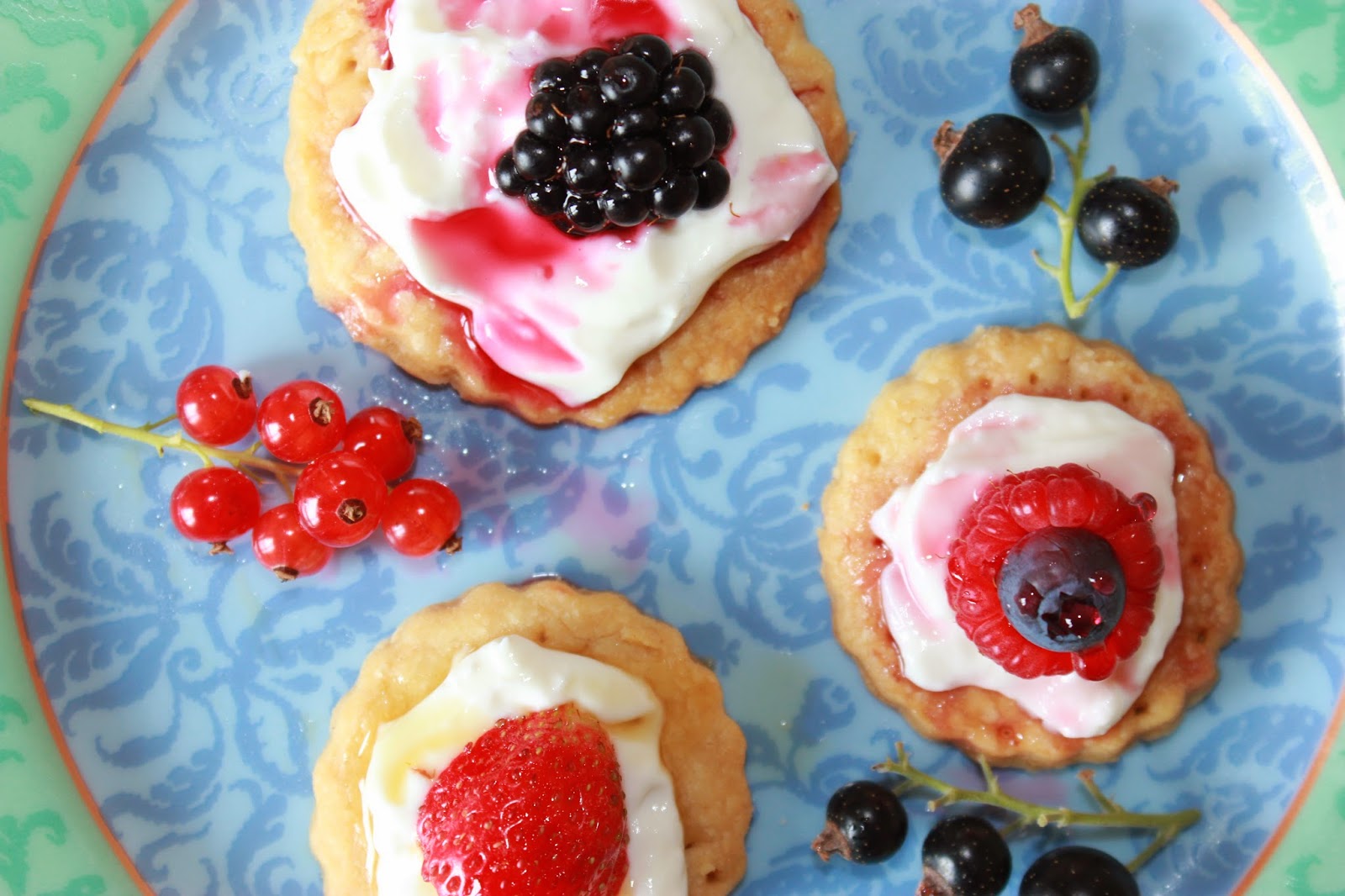 Souped-up Garden: Fresh Fruit/Veggie Pastry Rounds
