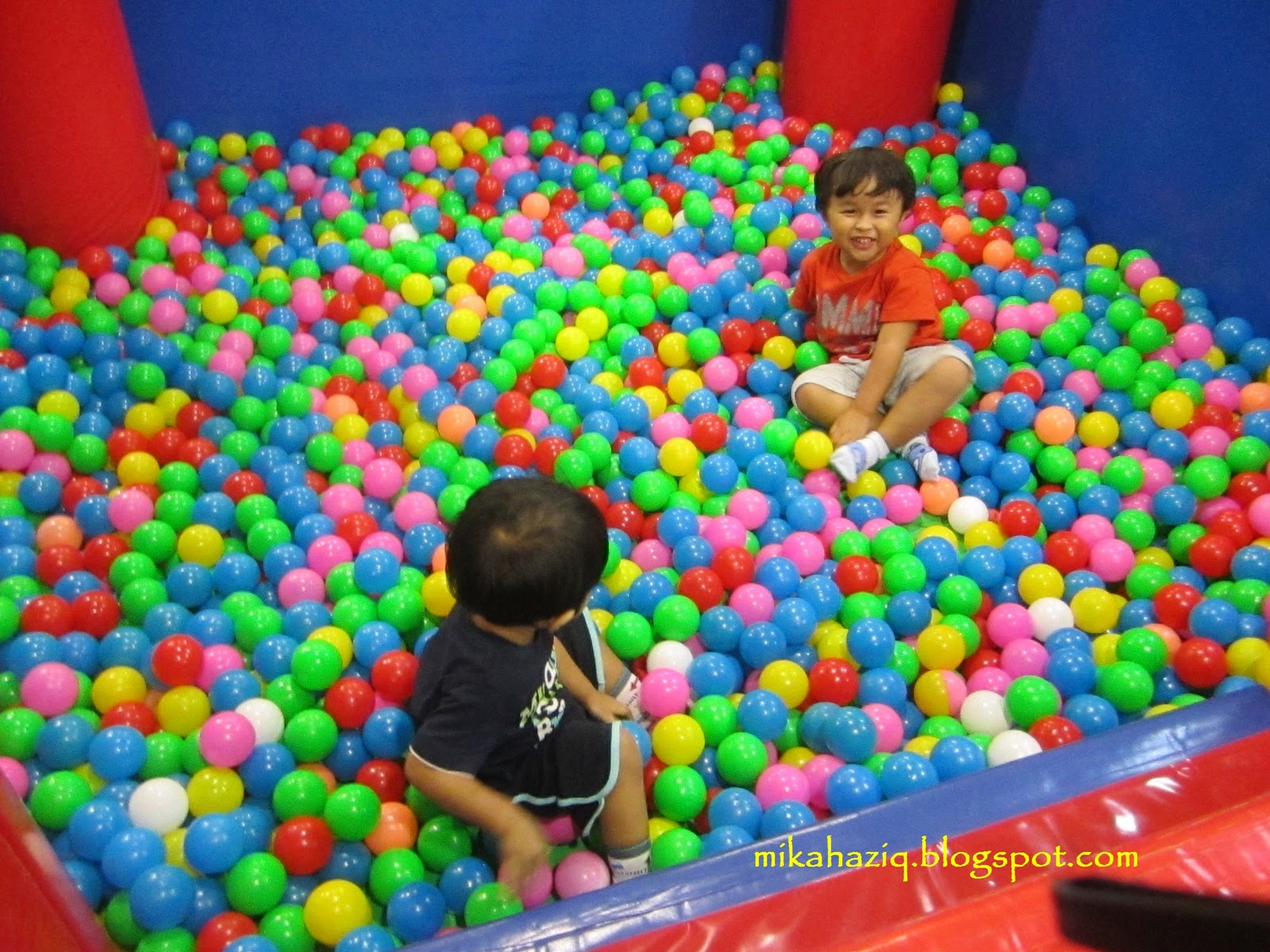 mikahaziq: Singapore Kids - The Polliwogs ; A Toddler Friendly Indoor ...