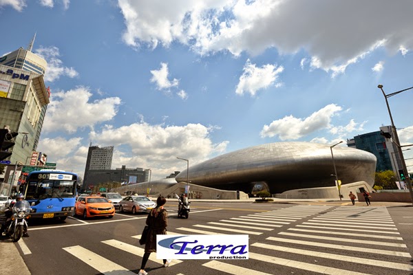 DDP (Dream, Design, Play) in Seoul / 동대문디자인플라자(Dongdaemun Design Plaza ...