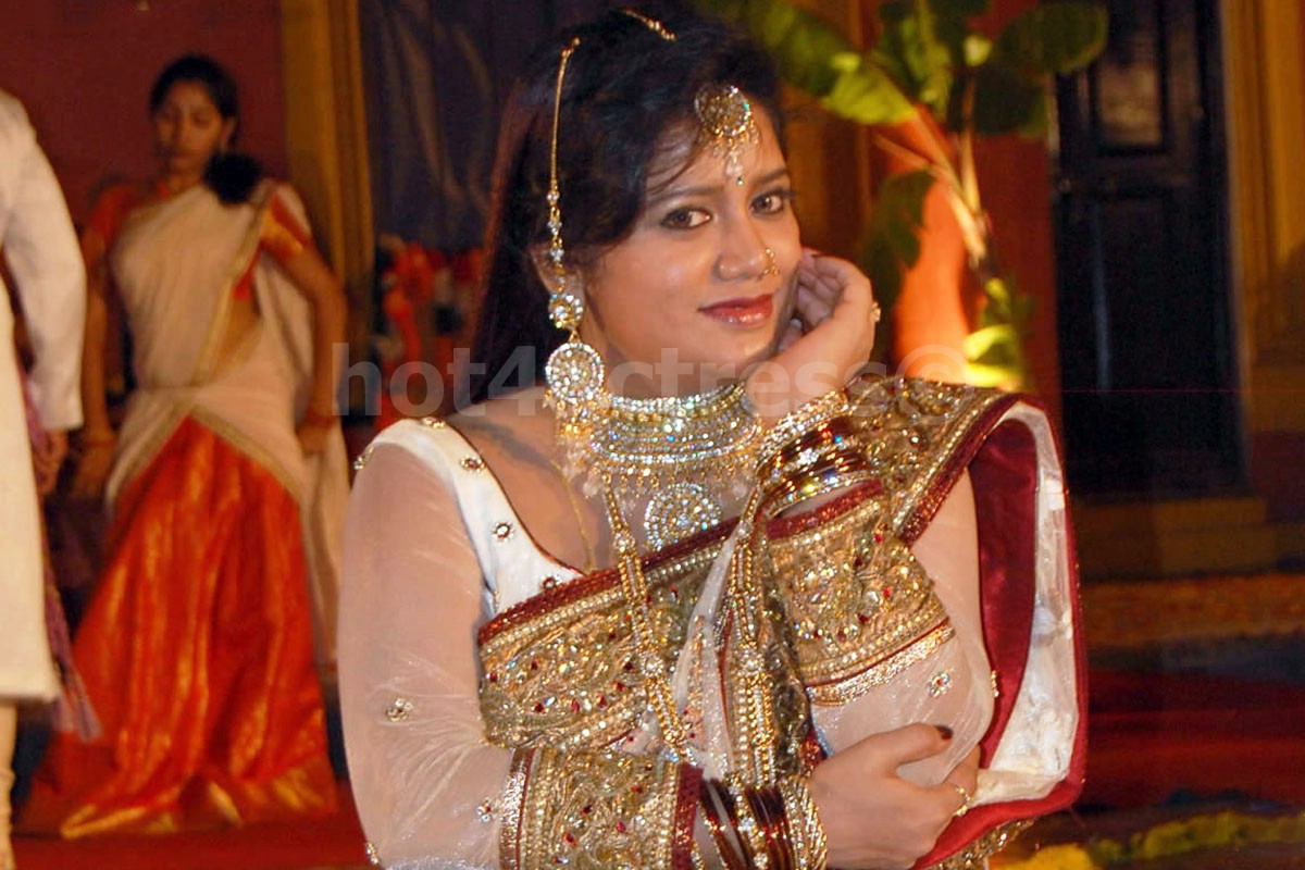 Kannada Actress Priya Hassan Saree Stills - Hot 4 Actress