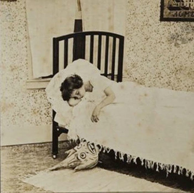 These Creepy Photographs From the 1920s Exemplify Every Childhood Fear ...