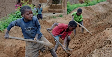 Colegio Galaxia: Los niños del coltán