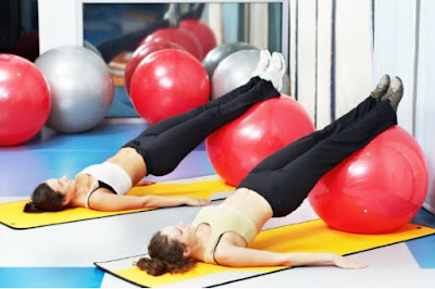 9. EXERCISE BALL TUCK