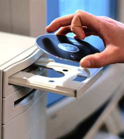 ESTO PASO: 1982: se crea el primer CD (disco compacto)