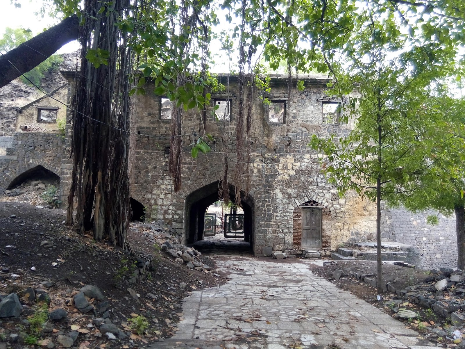 Solapur Fort aka Bhuikot Fort near Siddheshwar Temple and Lake in ...