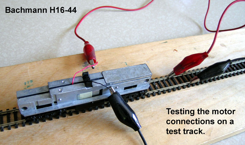 N Scale DCC Decoder Installs: DZ123 in a Bachmann H16-44