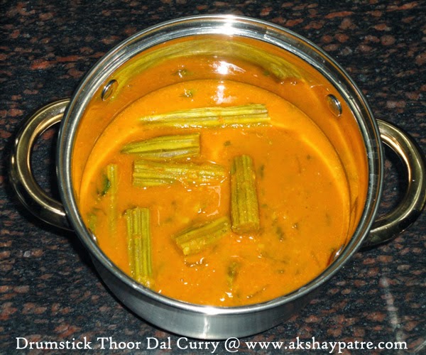 Vidyas Veg Recipes: Nuggekayi togari bele saaru recipe - Drumstick toor ...