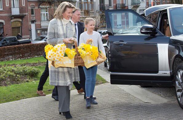 Queen Mathilde and her children Emmanuel and Eléonore visited OCMW ...