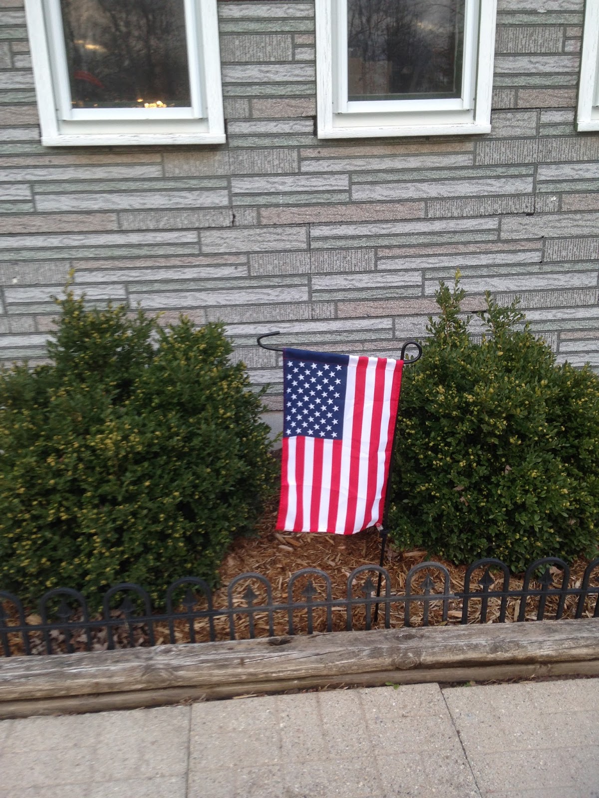 Kim's quick reviews: Sturdy Metal Flag Stand + American Flag by GreenWeR