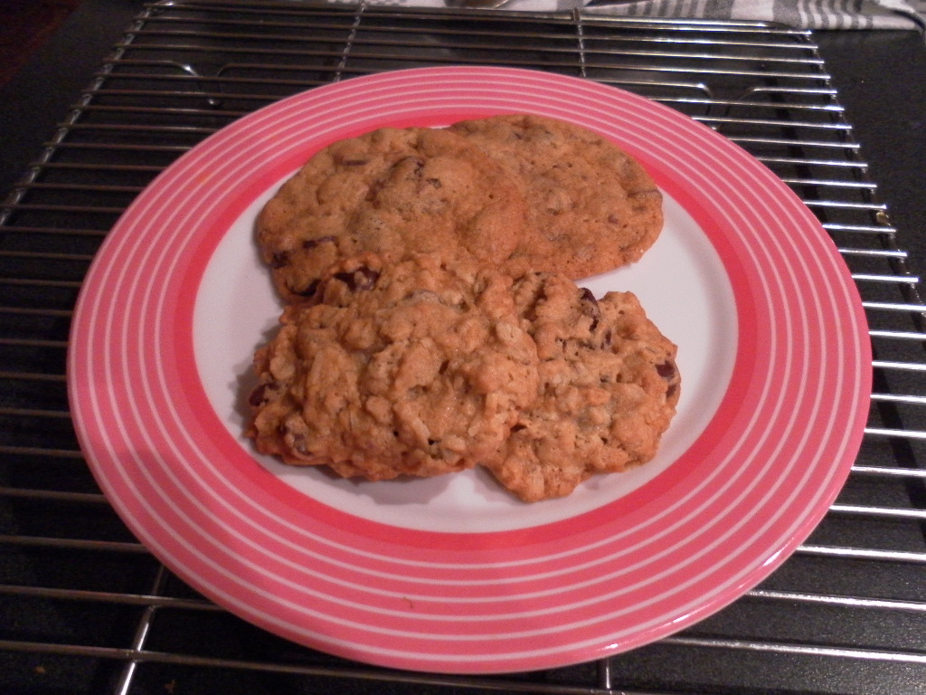 Whisking Through Life: Happy Thursday! Chocolate Chip Cookies 2 Ways