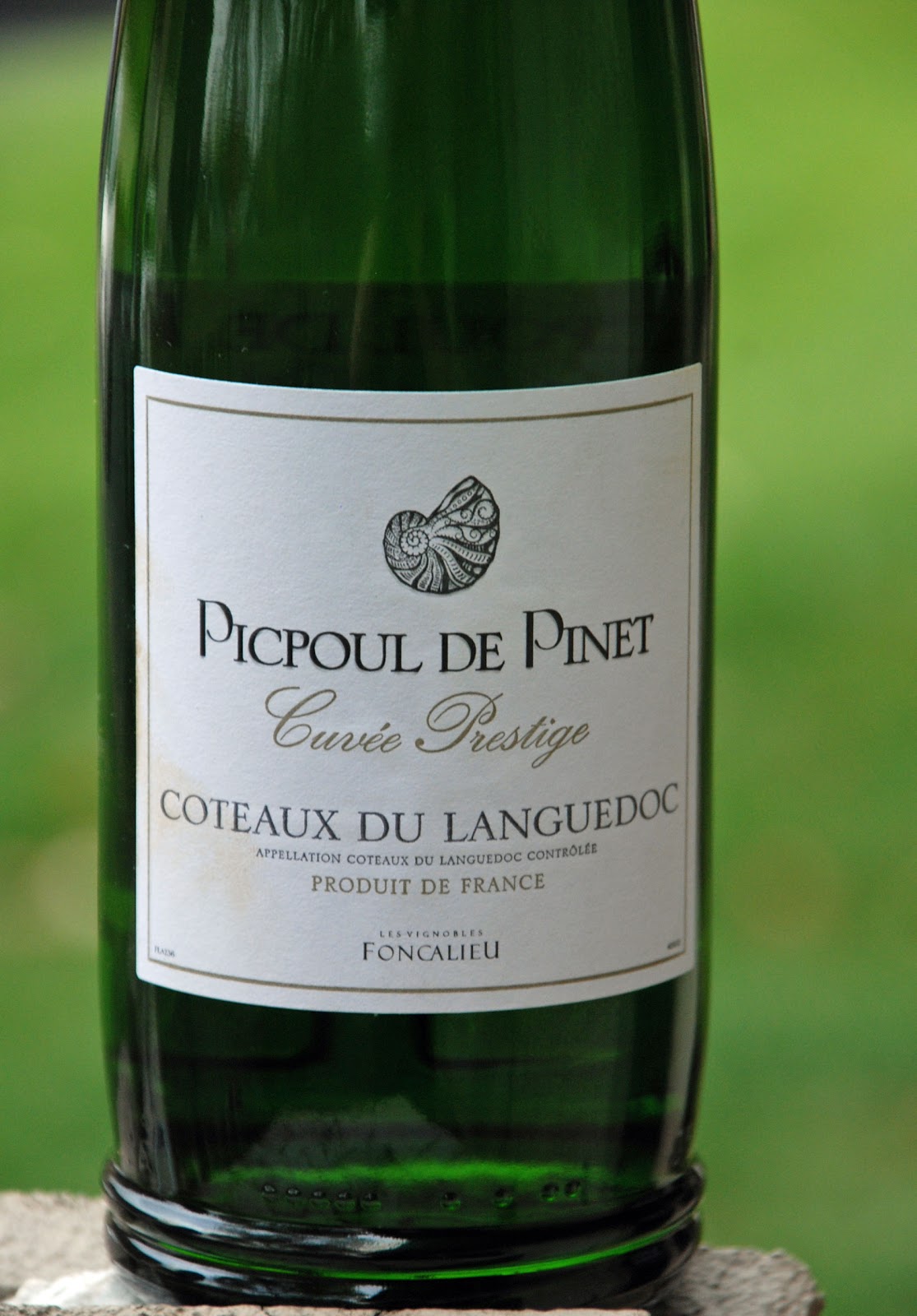Two Dogs, a Flamingo and a Bottle of Wine: Picpoul de Pinet