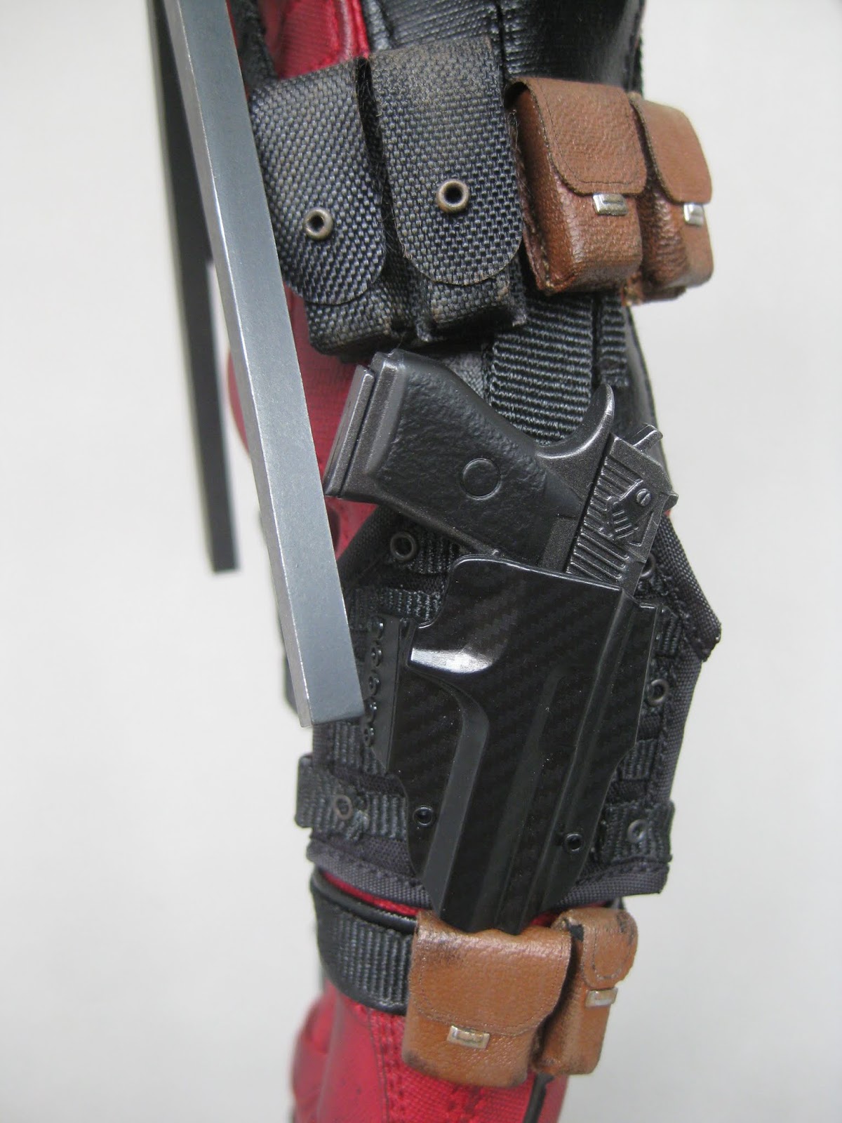 deSMOnd Collection: Hot Toys 1/6 "Deadpool" Movie Version Pt.2