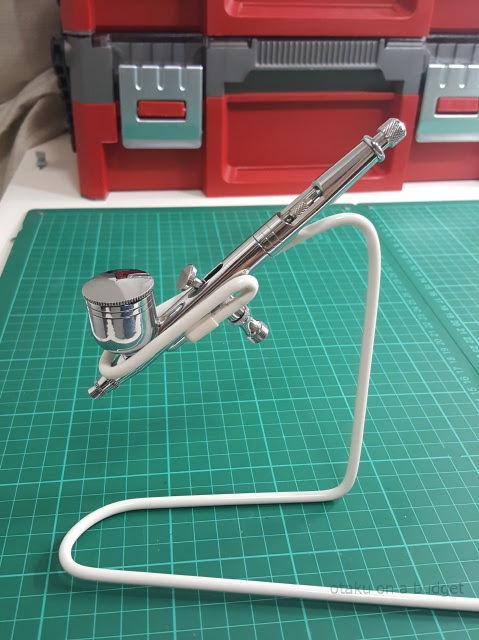 otaku on a budget: DIY Airbrush Holder
