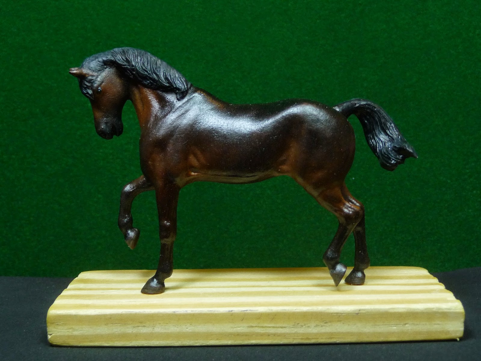 KPG Models: Ejercicio de pintura de caballo zaíno al óleo