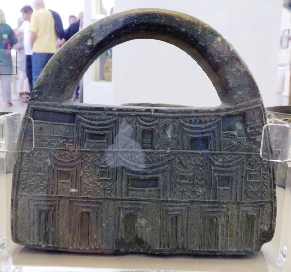 Rheumatologe: 4000-5000 Years old Stone Handbags of Iran