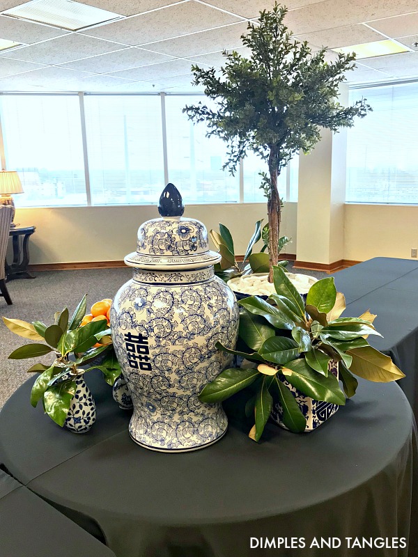 BLUE AND WHITE BANQUET TABLE CENTERPIECES | Dimples and Tangles