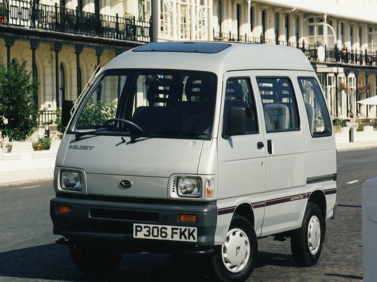 Car Pictures: Daihatsu Hijet 1997