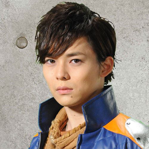 Uchuu Sentai Kyuranger Updates: Official Poster + Kyuranger pics ...