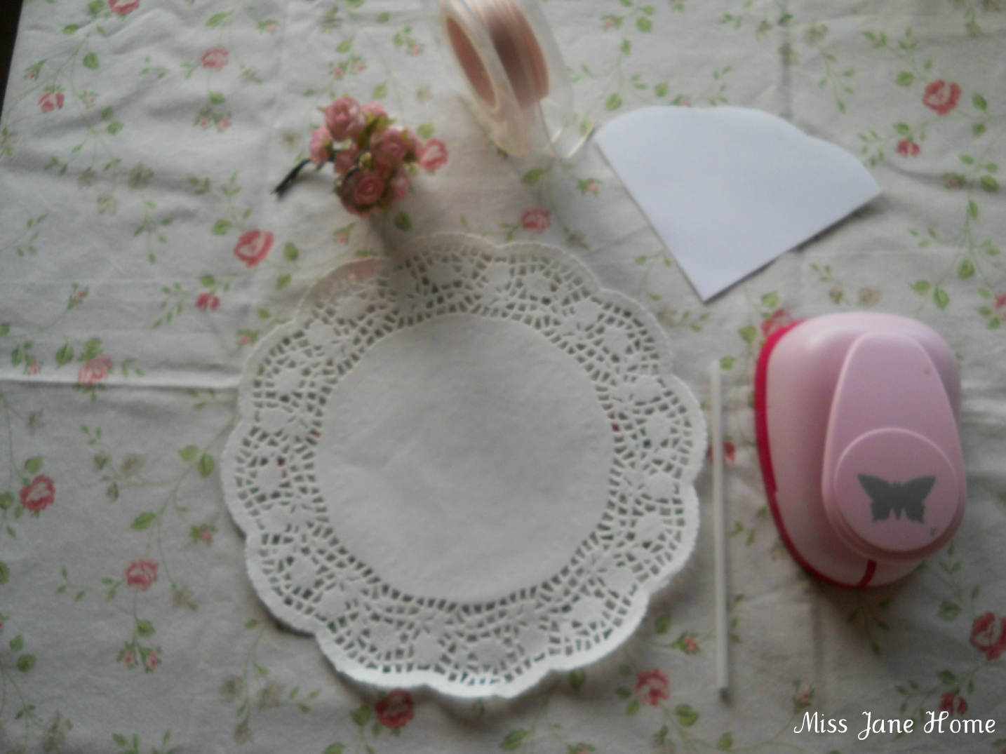 Miss Jane Home: DIY - A Paper Fan for a Tea Party