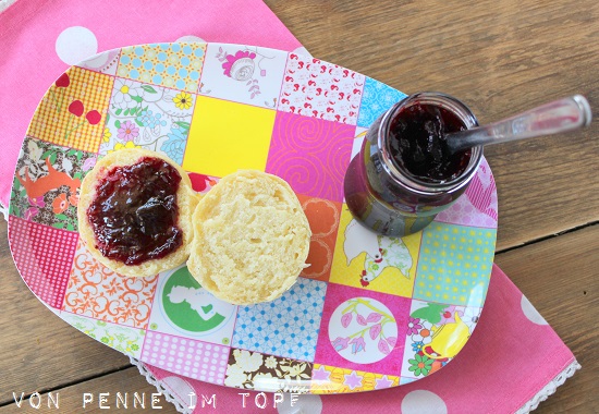 Penne im Topf: Boller - Dänische Milchbrötchen mit Brombeer-Marmelade