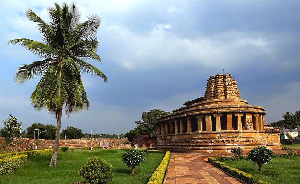 NAKARAJAN: CAVE TEMPLES OF KARNATAKA