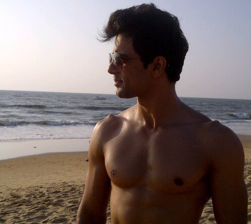 Shirtless Bollywood Men: April 2012