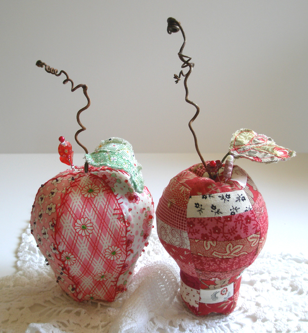 fiberluscious: How to make a Pattern for an Apple Pincushion