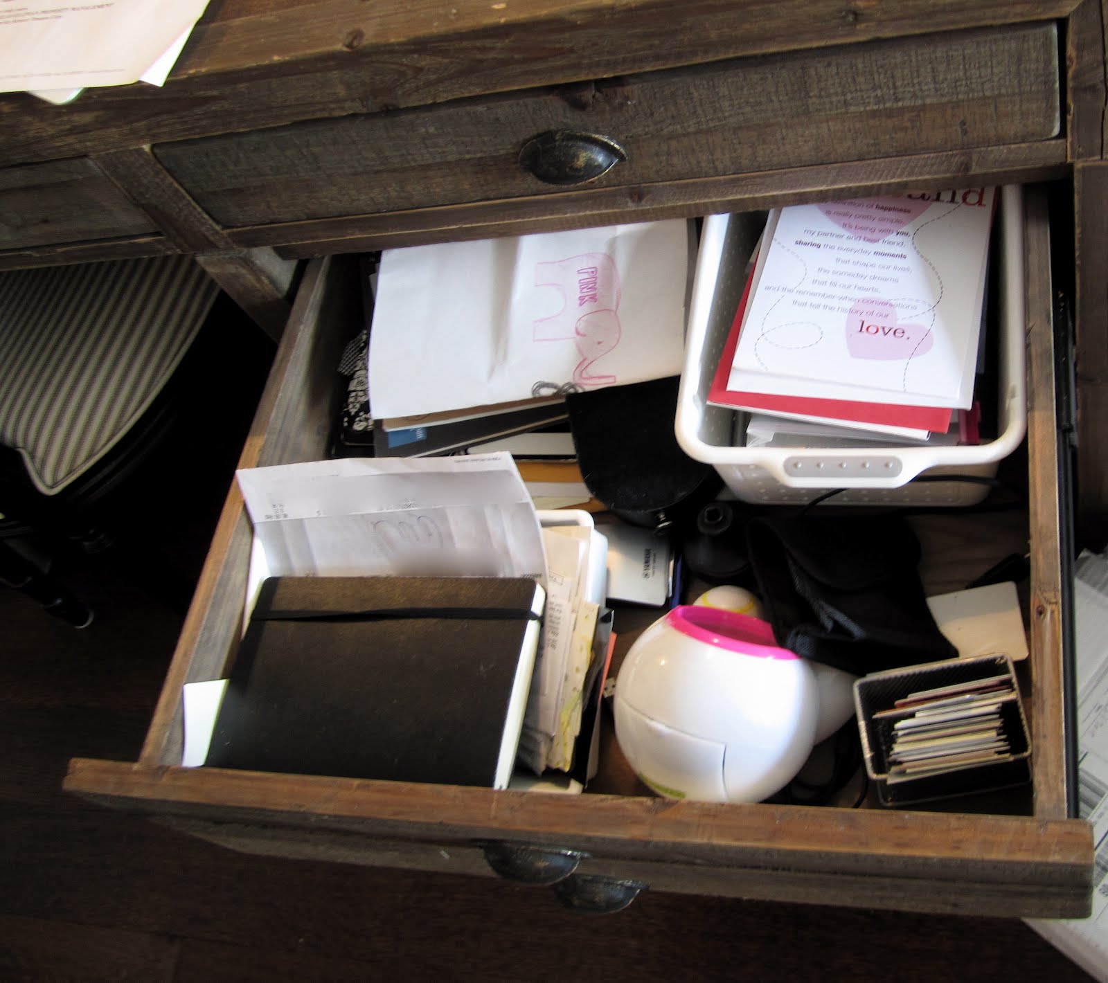T H E O R D E R O B S E S S E D: Organized Desk Drawers