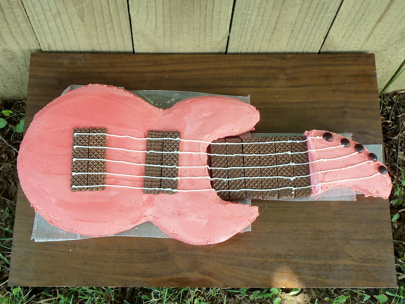 Triplets + Toddler: How to Make a Guitar Cake